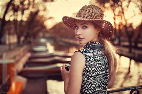 Portrait Hat Eva Mikulski Blonde Looking At Viewer Women Lods