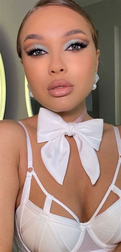 Gorgeous Makeup Trends To Try In Half Nude Half Light Blue