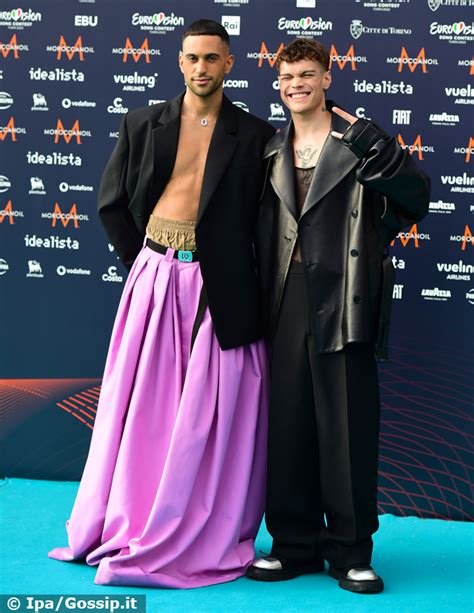 Mahmood In Gonna E A Petto Nudo Blanco In Total Black Sul Red Carpet