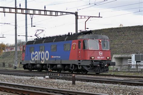 Re 620 087 7 durchfährt den Bahnhof Pratteln Aufnahme stammt vom