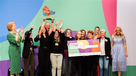 Auszeichnung Sozialministerin gratuliert preisgekrönter Kita Heide Süd