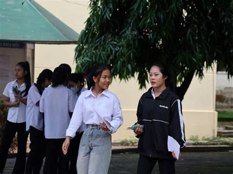 Công bố điểm chuẩn lớp 10 trường chuyên điểm cao gấp 7 lần trường