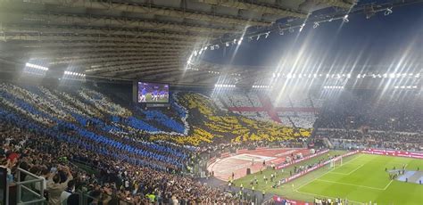 Fiorentina Inter Le Coreografie Delle Due Curve Spettacolo All