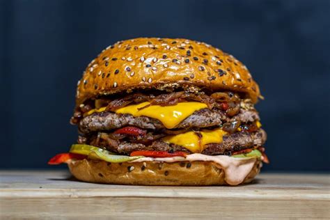 Hamburguesas a 1 y más promos el Día de la Hamburguesa 2024