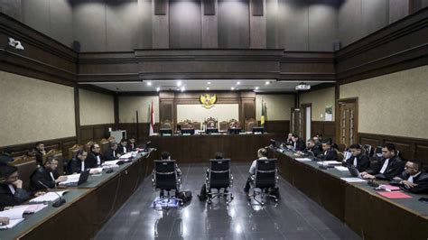 Foto Saksi Ungkap Ada 7 Kali Perubahan Kontrak Proyek BTS 4G Hakim