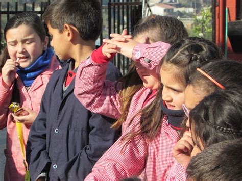 Niños de básica de Colegio Aconcagua rinden homenaje a Carabineros