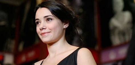 9 yıl sonra setlere dönen Özgü Namal ın alacağı ücret belli oldu