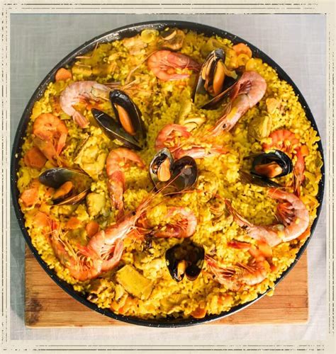 Receta de Paella de Marisco Disfruta del estilo mediterráneo