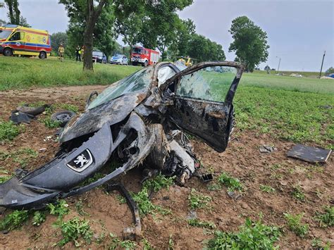 Wypadek Na Drodze Krajowej Nr 79 W Nowym Korczynie Osobowy Peugeot