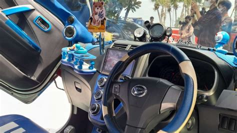 Modifikasi Daihatsu Sirion Ala Doraemon Pakai Butterfly Doors