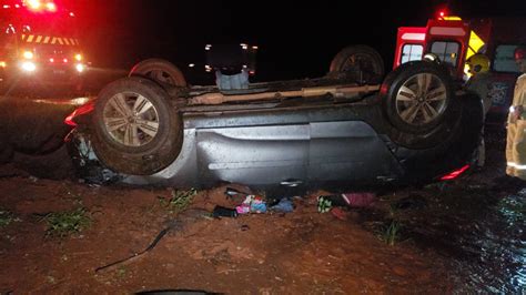 Família fica ferida em capotamento na BR 467 em Cascavel CGN O