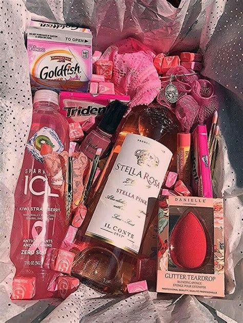 75 Gorgeous DIY Christmas Gift Basket Ideas For Women Holidappy
