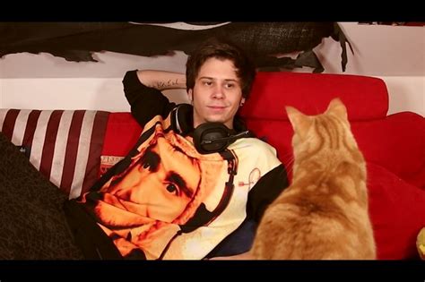 Quédate con alguien que te mire así como rubius Rubius Cavernicolas