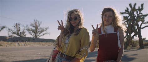 Ingrid Goes West 2k Sundance 2017 Elizabeth Olsen Best Movies Aubrey Plaza Hd Wallpaper