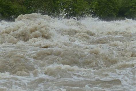 Alertă hidrologică COD GALBEN de inundații pe mai multe râuri din Cluj
