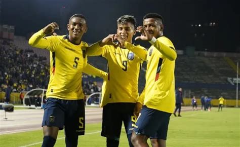 Ecuador goleó a Chile con un fantástico Kendry Páez