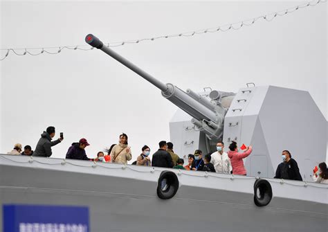 2023年海军成立纪念日舰艇开放活动在青岛举行