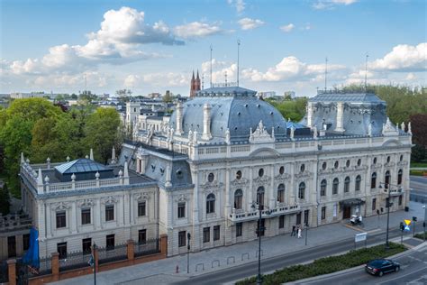 Co warto zobaczyć w Łodzi Ponad 30 atrakcji Kobieta