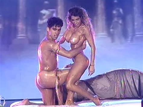 Luego De Su Desnudo Cinthia Fernández Se Lesionó Infobae