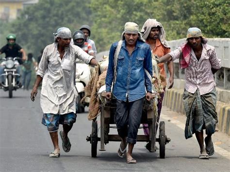 Delhi Reels Under Heat Wave Mercury Soars To 44 Degree Celsius