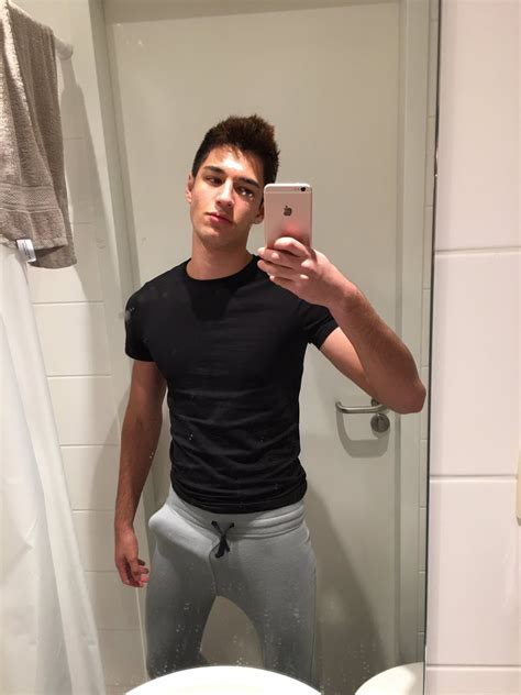 Bultos Red Social Bulges Social Net Marcando Paquete
