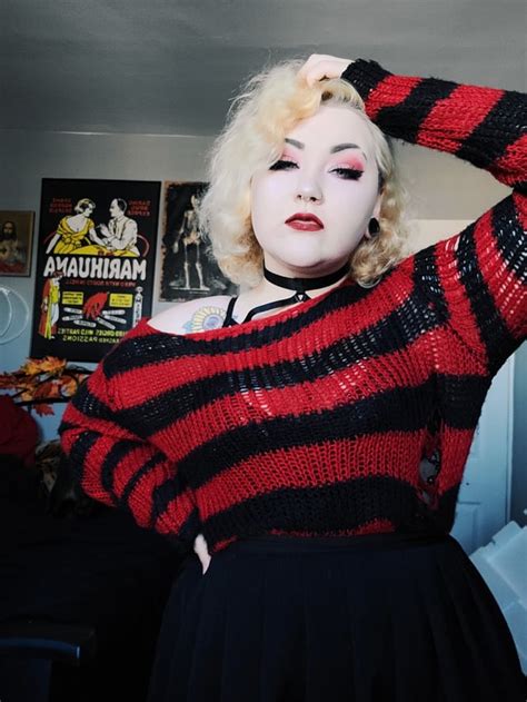 Any Love For A Chubby Goth Girl 🥺🖤 Rgothgirls
