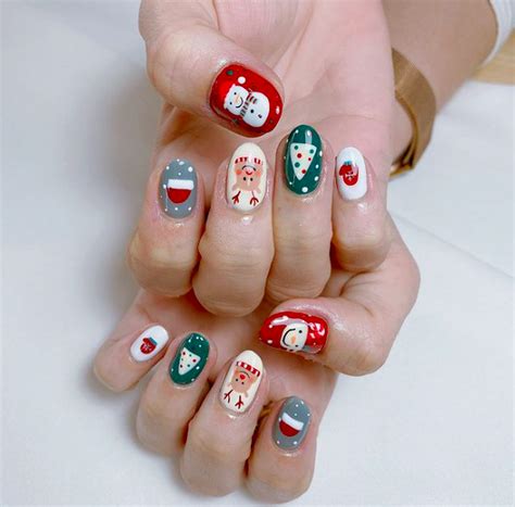 Manicuras de Navidad 2021 Los diseños de uñas más originales que