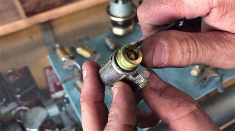 How To Remove The Clip From A Cylinder To Rekey YouTube