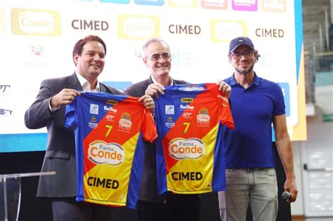 Farma Conde Vôlei São José apresenta o elenco e novos uniformes para