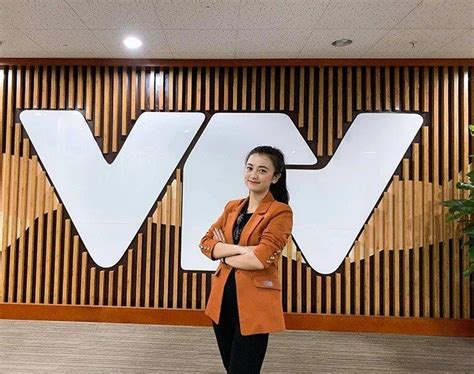 15 tuổi đã làm MC nổi tiếng của VTV Chị Ong Vàng đình đám một thời giờ
