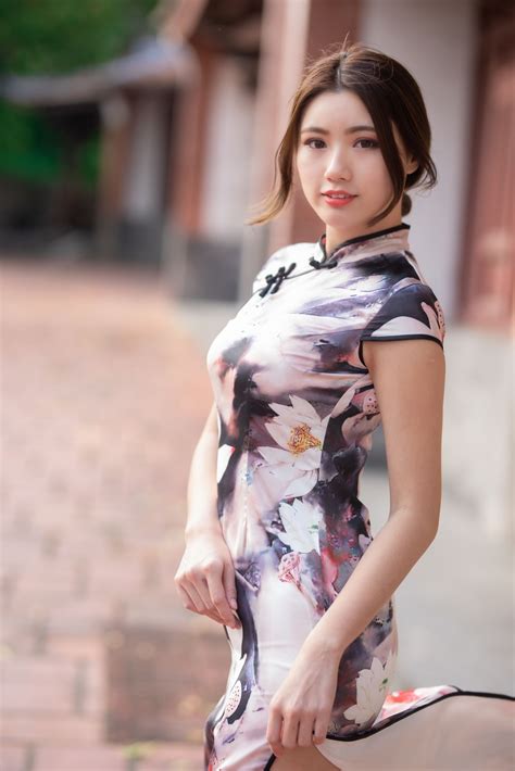 Street Photography Silk Feet NO 071 Taiwanese Leg Model Zhang Lunzhen