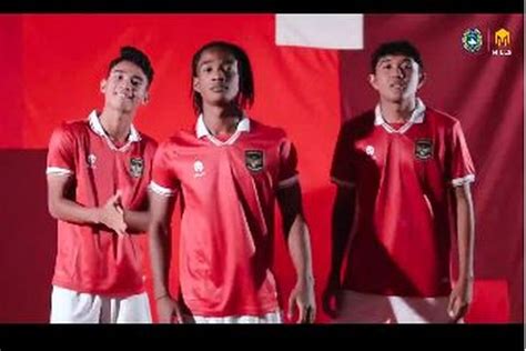 Foto Jersey Baru Timnas Indonesia Merah Menyala Bawa Aura Emas SEA