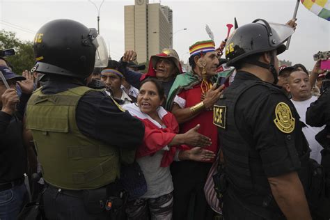 Los indígenas ultiman la toma de Lima para forzar la dimisión de Dina