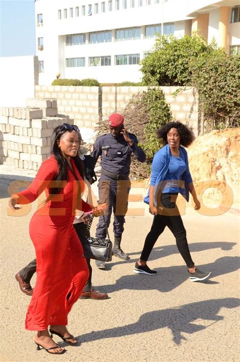 Confrontation avec Sonko Larrivée de Adji Sarr en robe rouge au