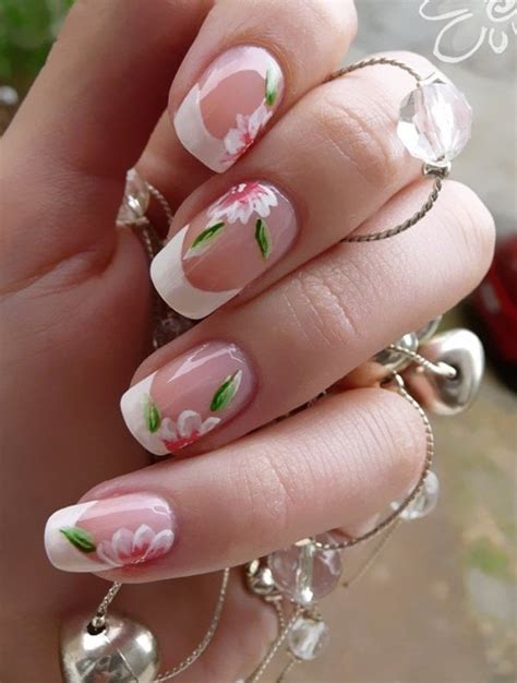 40 DIY Floral Nail Art Designs To Try This Holiday