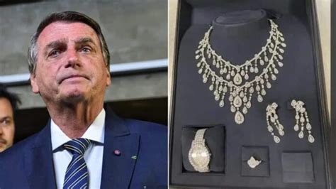 Pf Apreende Celular De Chefe Do Setor De Presentes De Bolsonaro Para