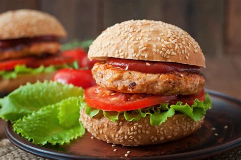 Receita fit frango Aprenda a preparar um hambúrguer saudável sem óleo