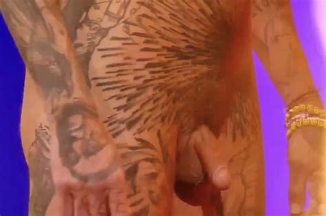 Naked Attraction Jan Il Ragazzo Completamente Tatuato Mostra Il Suo