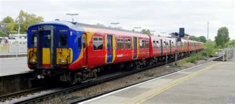 PHOTO SOUTH Western Railway 455 Class Emu 455707 Arriving At Wimbledon