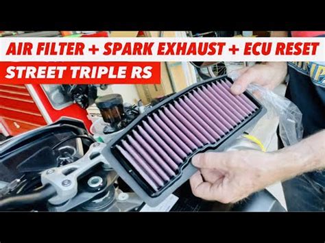 Come Si Sostituisce Il Filtro Dell Aria Della Triumph Speed Triple Rs