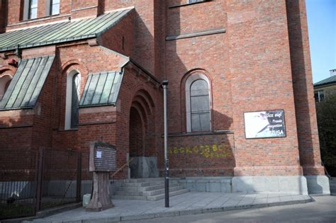 TYLKO U NAS A M Siarkowska Obrona świątyń to nasze zadanie jako