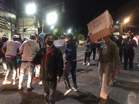 Vecinos bloquean avenida Toluca por falta de agua México Noticias
