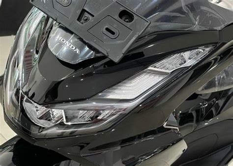 Tampil Lebih Elegan Dengan Kelir Hitam Honda PCX 160 CBS Skutik