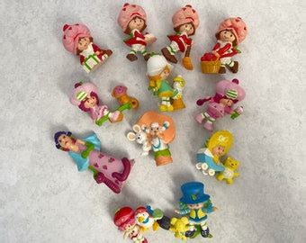 Vintage Strawberry Shortcake Berry Patch Display Case 16 Miniature