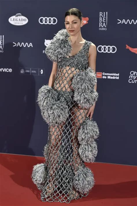 Úrsula Corberó polariza la alfombra roja de los Premios Feroz 2024