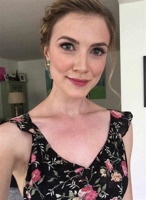 Sara Canning Biography Age Height Husband MrDustBin