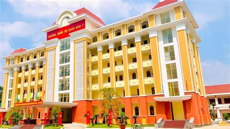 Vụ nữ sinh HUFLIT Trường quân sự Quân khu 7 nói gì về tin nhảy lầu