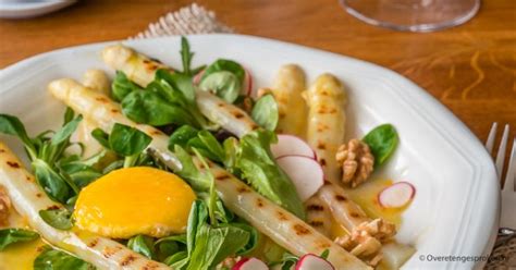 Aspergesalade Met Gebakken Eidooier Overetengesproken Nl
