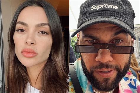 Esposa De Daniel Alves Apaga As Fotos Jogador Aprender A Dar Bolada