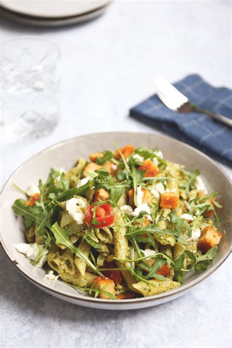 Pasta Pesto Met Krokante Kip Klaar In 20 Minuten Lekker En Simpel